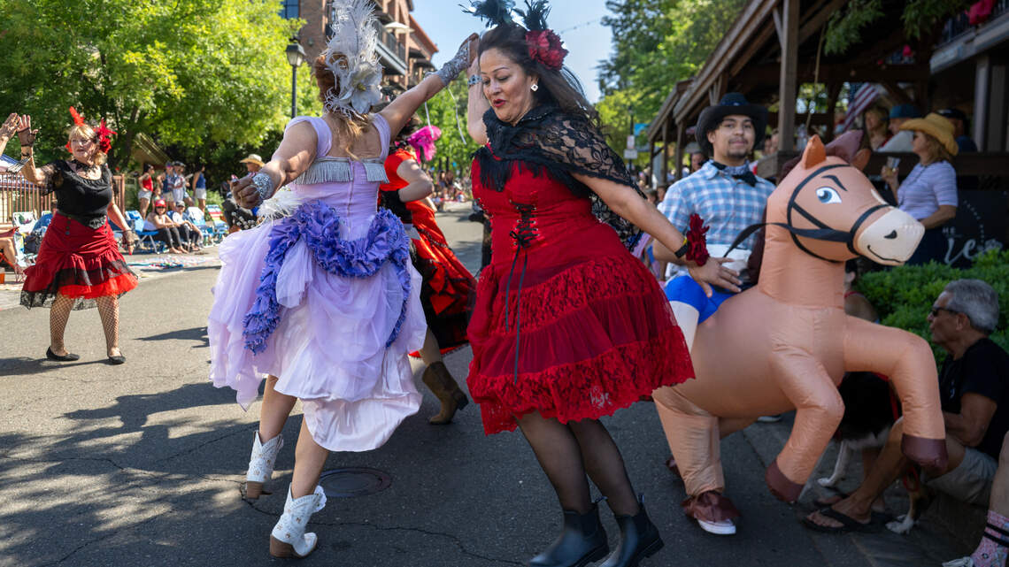 Folsom CA Hometown Parade brings record crowd to Sutter St ...