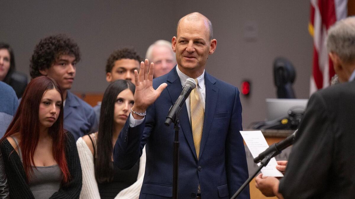Kevin McCarty sworn in as new Sacramento mayor | Sacramento Bee