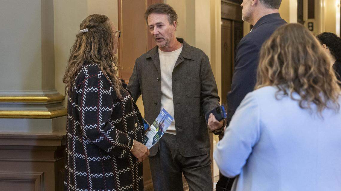 Edward Norton talks ship emission technology in California | Fresno Bee
