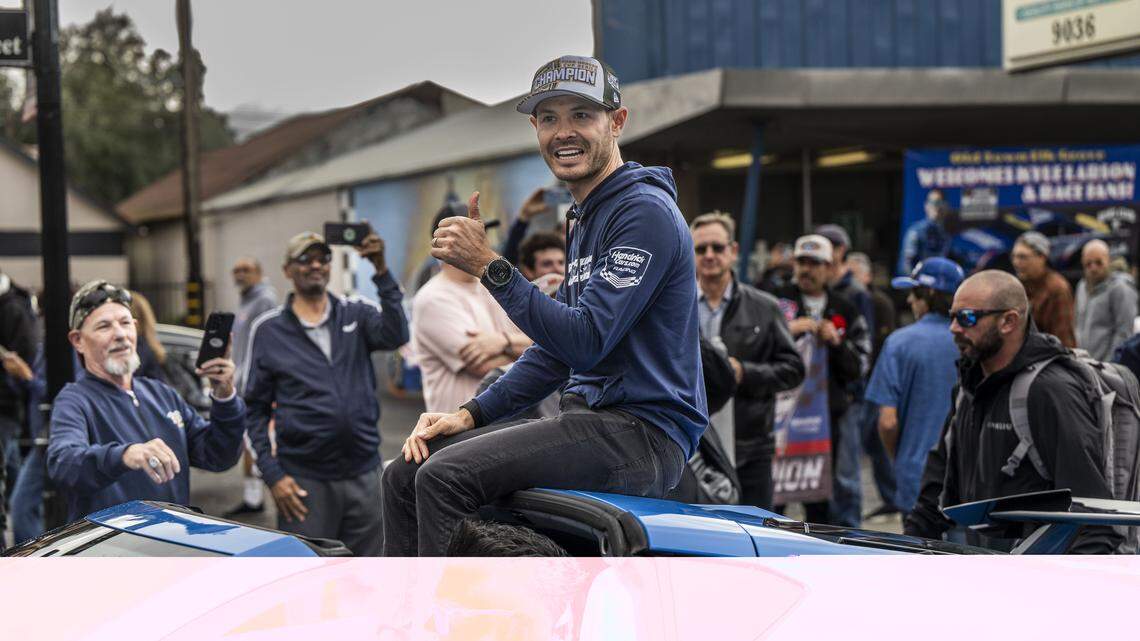 Hendrick Motorsports' Kyle Larson honored in Elk Grove parade ...