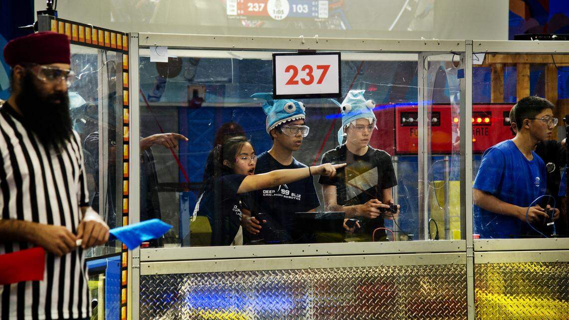 It’s robot vs. robot at Davis high school competition | Sacramento Bee