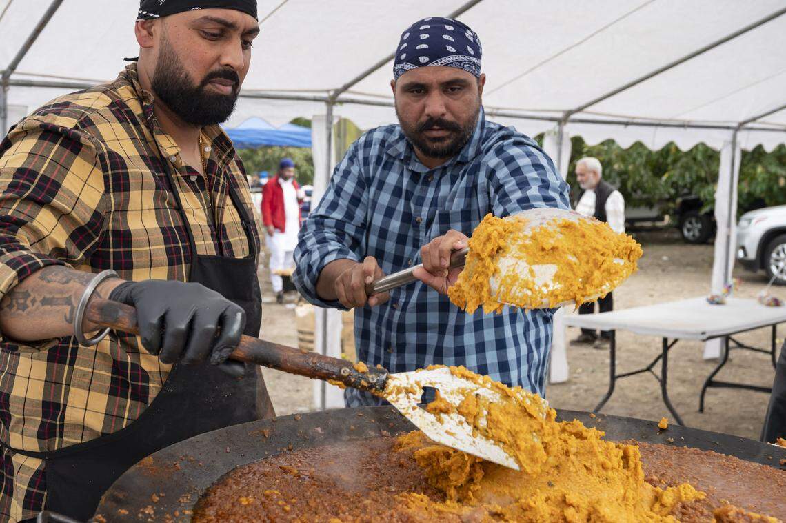 Thousands trek to Yuba City for Nagar Kirtan Sikh Parade | Sacramento Bee