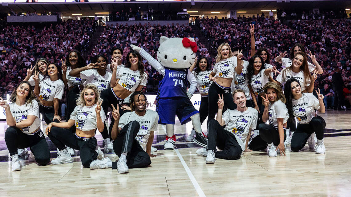 Photos: Sacramento Kings vs Utah Jazz in Hello Kitty Night matchup ...
