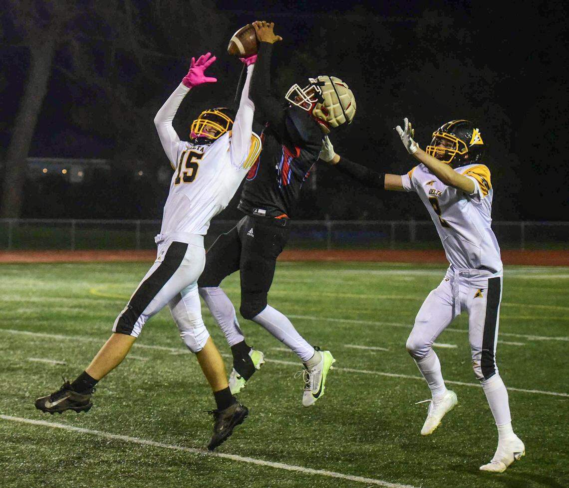 Photos: 2025 Sacramento region football semifinals | Sacramento Bee