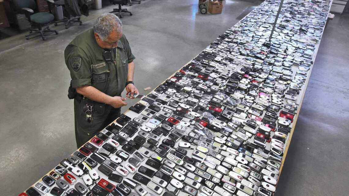 SC officials applaud effort by FCC to jam prison cell phones | The State