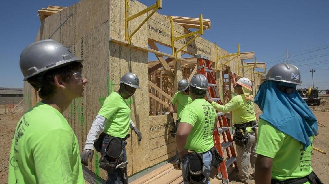 Homebuilders train high school students as construction workers ...