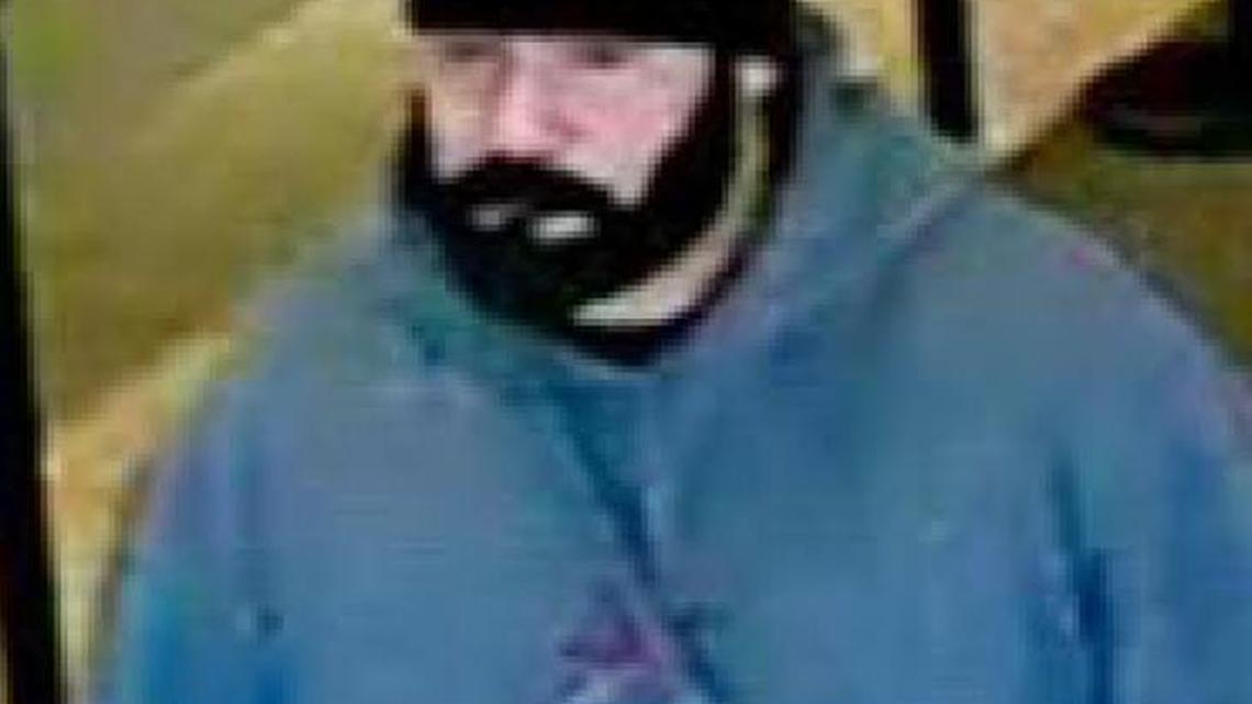 Bank robber with possibly fake beard holds up Farmers and Merchants ...