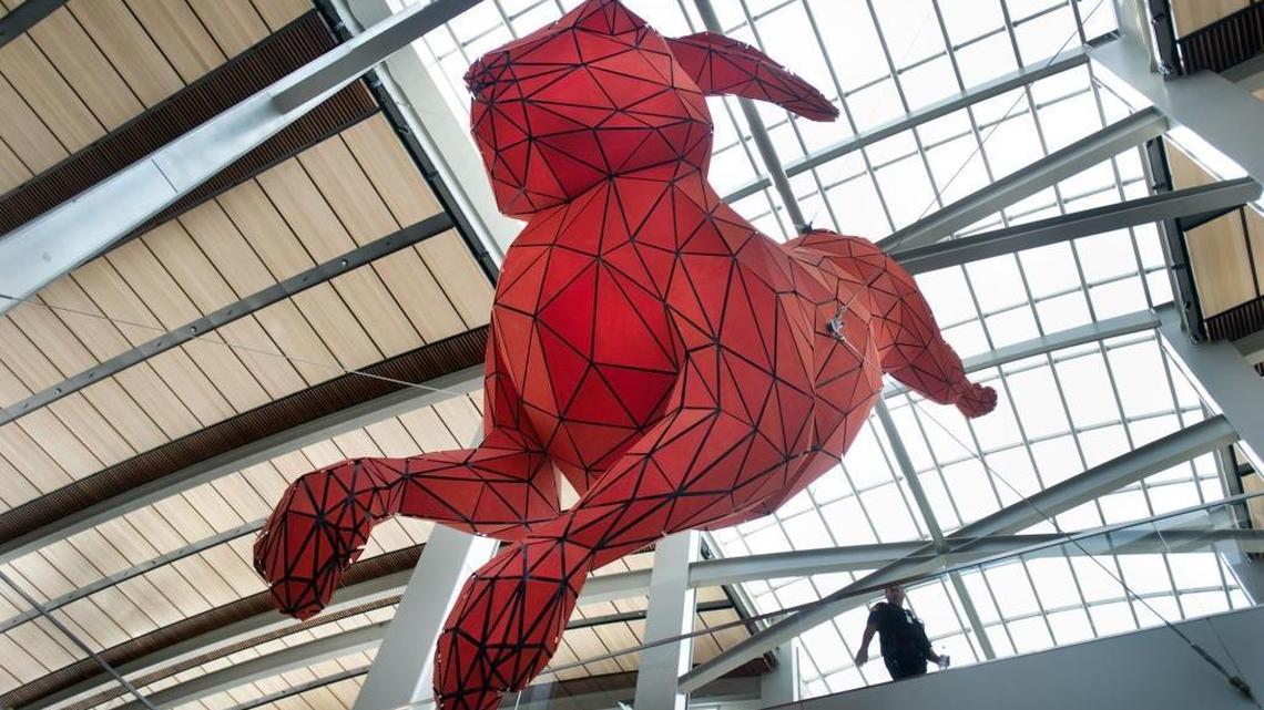 Sacramento CA airport rabbit sculpture history, size, location ...